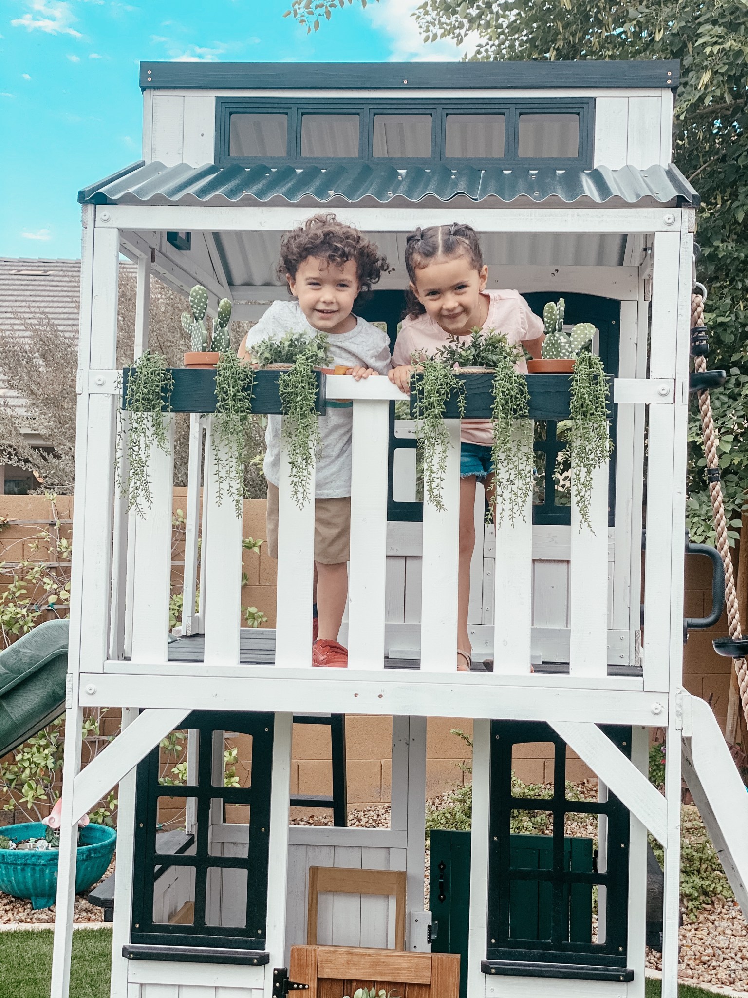 Lofty Heights Playhouse Hack – Elle&Cru